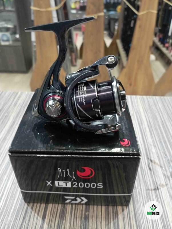 Купить Катушка безынерционная DAIWA 20 Gekkabijin X LT2000S по цене 8928 руб.